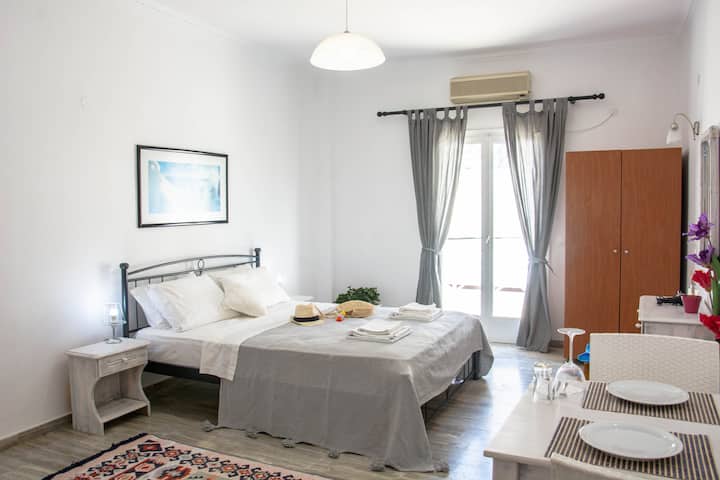 White Wave Studio 1 - Santorini