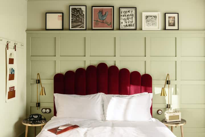 Roomy Room At The Hoxton, Southwark Hotel -