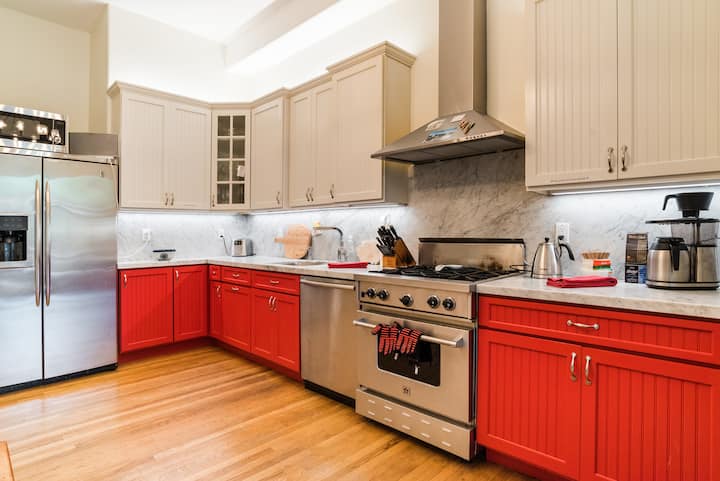 Remodeled Victorian Flat W/ Garden - San Francisco, CA