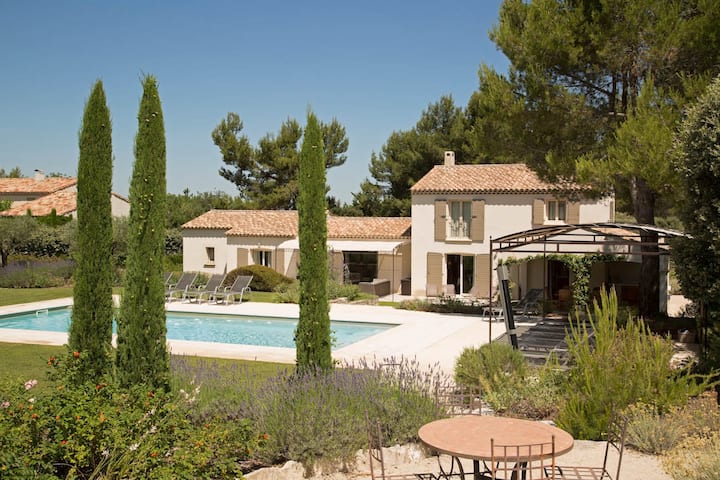 Heated Pool, Air Con, Walk To Eygalières Sleeps 12 - Eygalières
