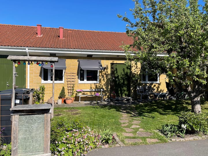 Trevligt Radhus I Malmö Med Trädgård Och Bra Läge - Malmö