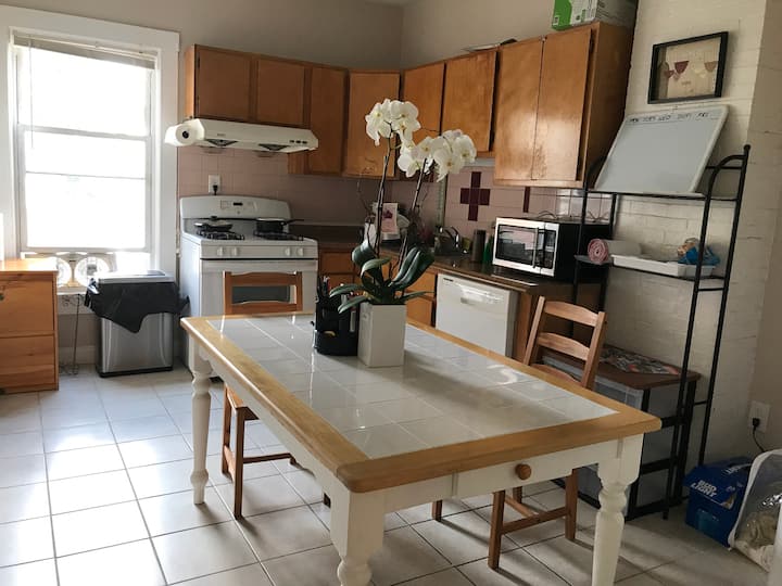 #202 Boston Private Ac Queen Br 全楼禁烟 Female - Quincy, MA