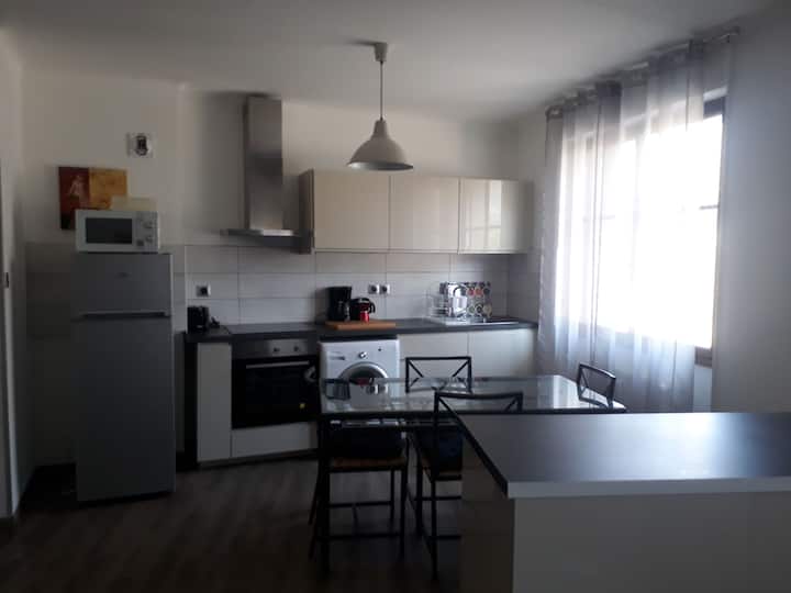 Appartement De 50 M2 Fonctionnel Et Bien Situé. - Chambéry