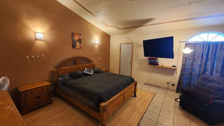 Big House, 3br W/king Bed + 70"tv, Near Sy Border. - Tijuana