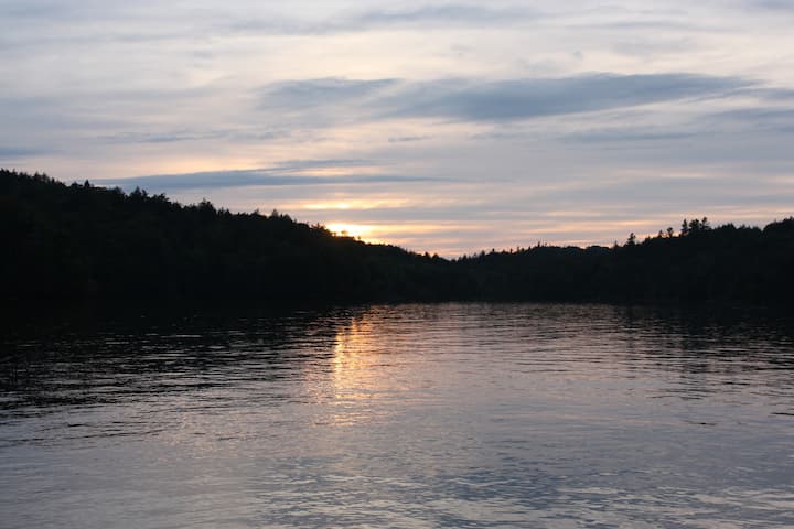 Adirondack Waterfront Open Loft At B&b - Saranac Lake, NY