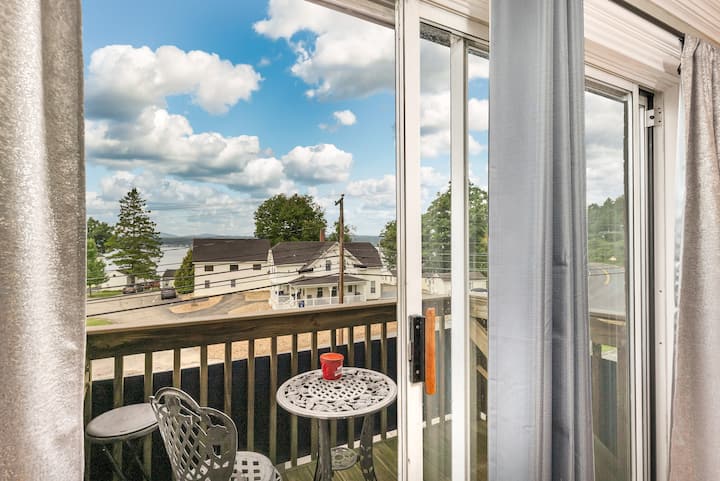 Modern Lakeview Condo | Pool, Wi-fi & Serenity - Laconia, NH