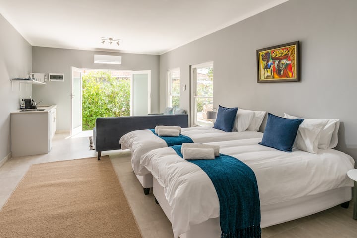 Central And Tranquil - Cape Town