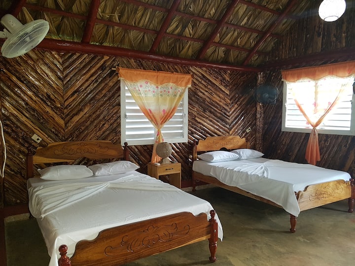 Cabaña En El Campo. Thalia Y Victoria. - Vinales