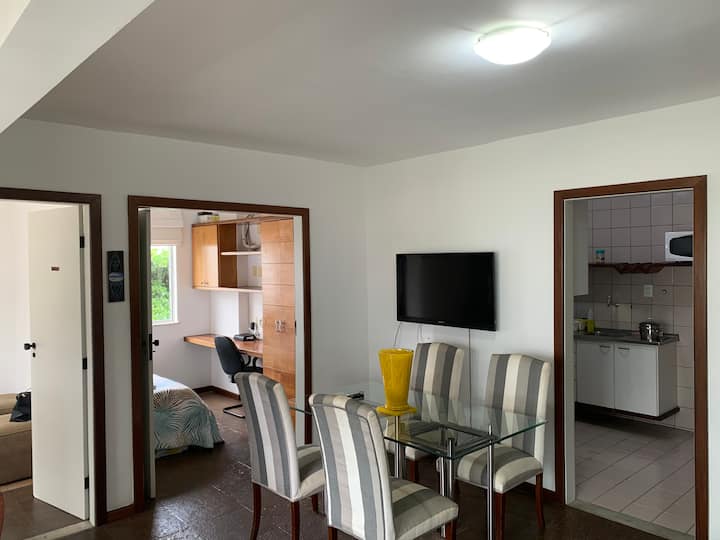 2/4 Com Ar - Local Com Infraestrutura Privilegiada - Rio Vermelho