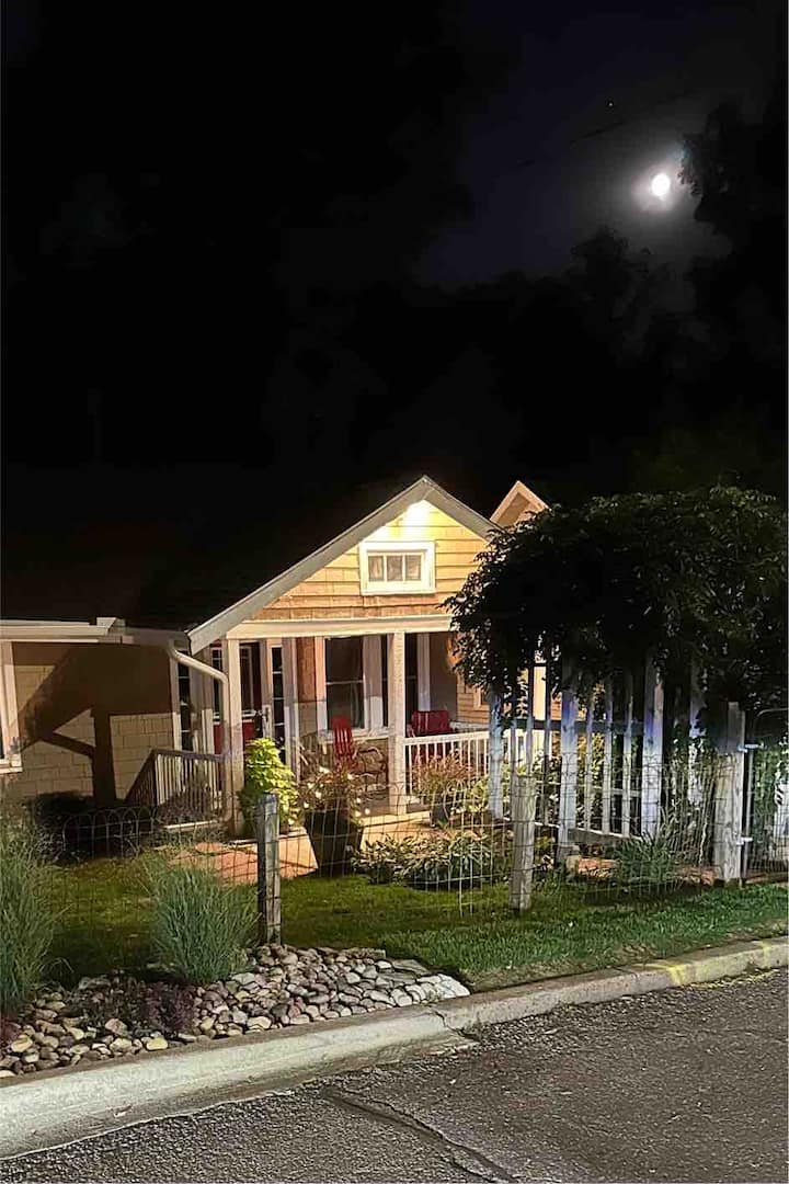 Sweet Cottage - デモイン, IA