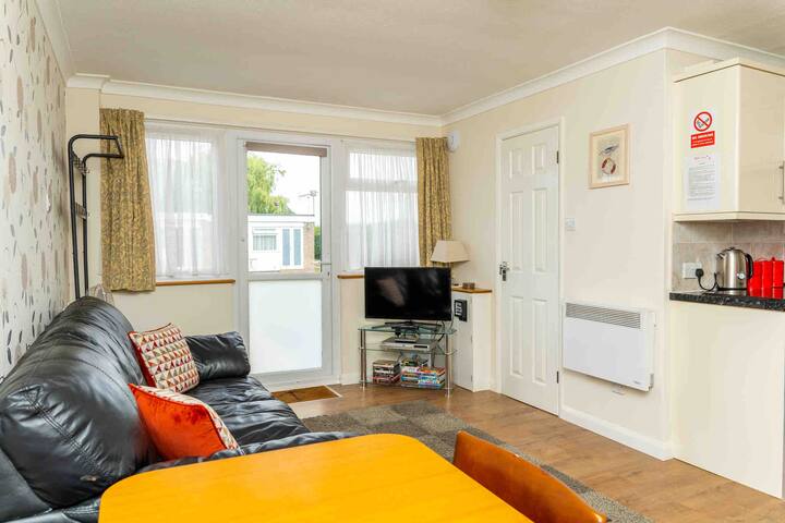 Delightful 2-bedroom Holiday Chalet, Norfolk - Hemsby