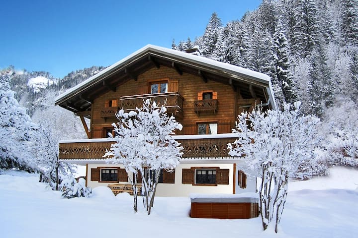 Chalet Isobel - Stunning Luxury Chalet. Sleeps 8. Close To Linga Lifts + Slopes - Châtel