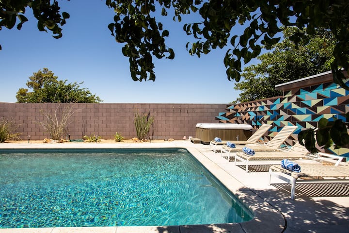 Sweeping Views, Pool, Hot Tub · High Desert House - Yucca Valley, CA