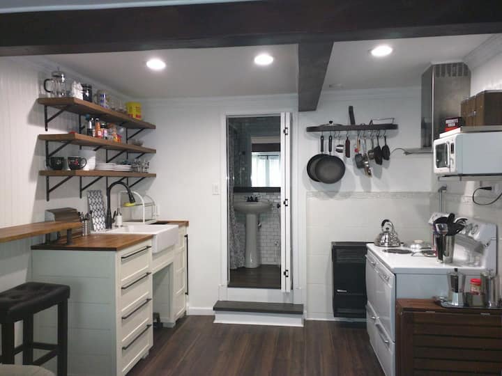 The Heart Of Bay View 2-bedroom: Perfect Location! - Milwaukee