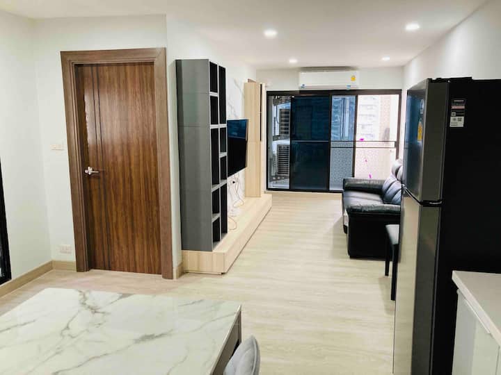 2 Br, 80 Sqm, Silom Rd.,5 Min Walk To Bts Station - Bangkok