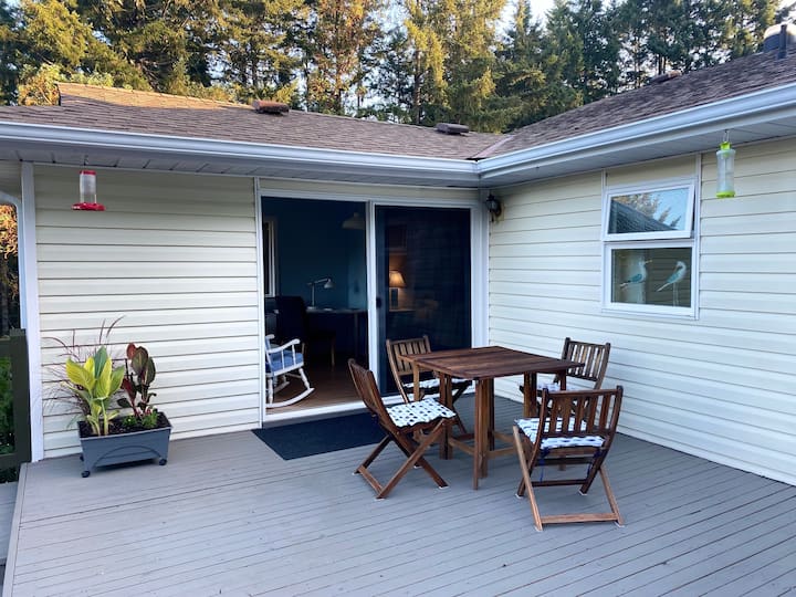 Private Room With En-suite At Thistle Rock Forge - Salt Spring Island