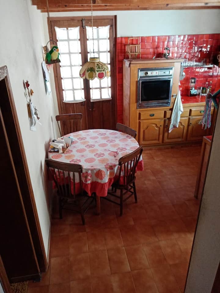 La Casa De Berna
(Bernards Place)
Limpio, Seguro Y Amistoso
Sitio Ideal Para Ti - Guanajuato