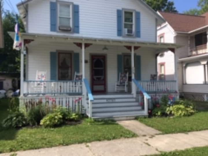 Inn Between Cottage - 1 Week In July 2026 - Alexandria Bay, NY
