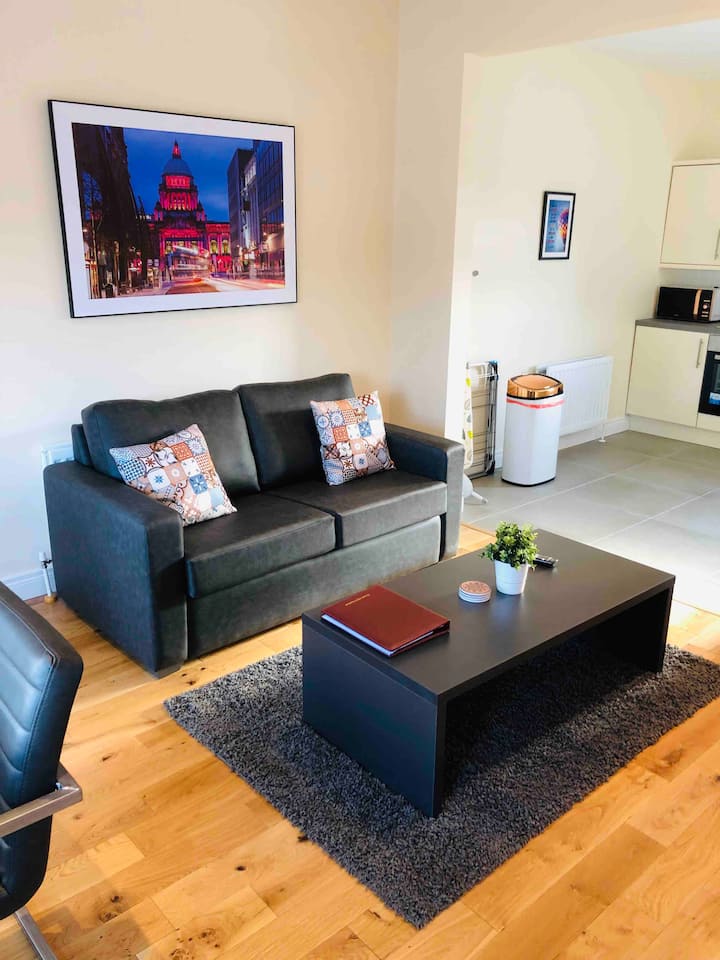 G2 · 2-bed Ballyhackamore • Cafés & Bars - Belfast