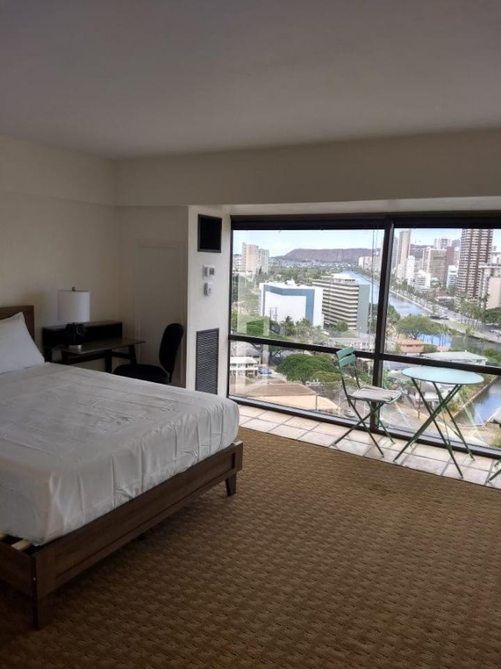 Studio With Great View And Parking Near Waikiki - Honolulu