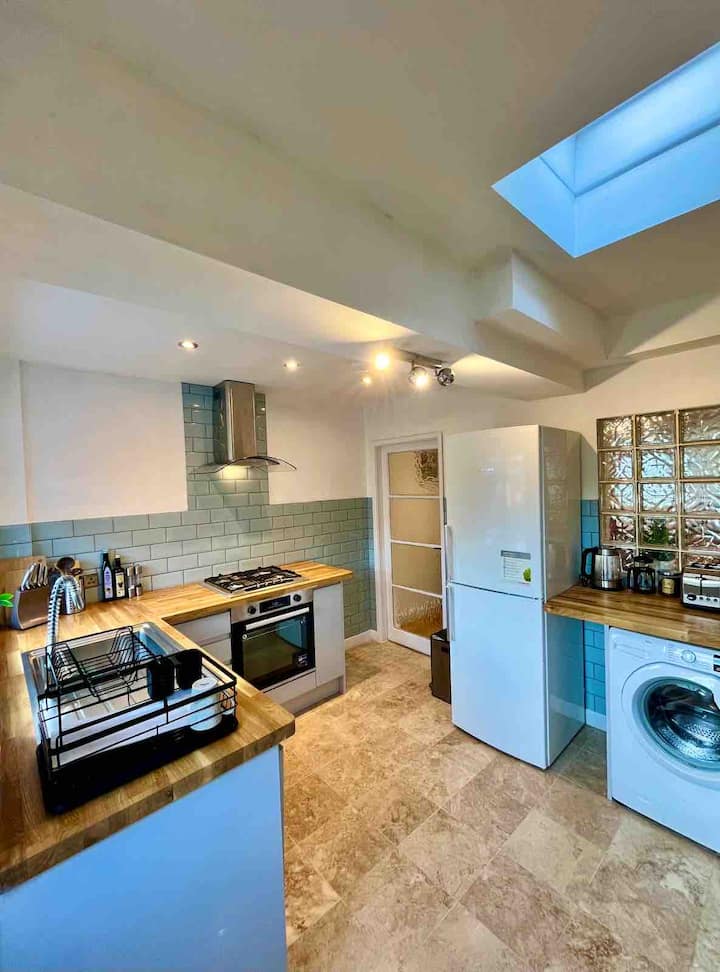 Renovated Home Near Salisbury Centre & Stn - Salisbury