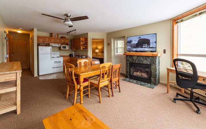 Mountain Views / Hot Tub / Sauna / 2 Bdr - Fernie