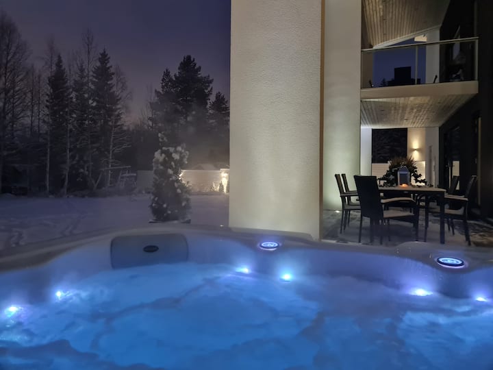 Luxury Arctic Escape With Private Cinema & Hot Tub - Oulu
