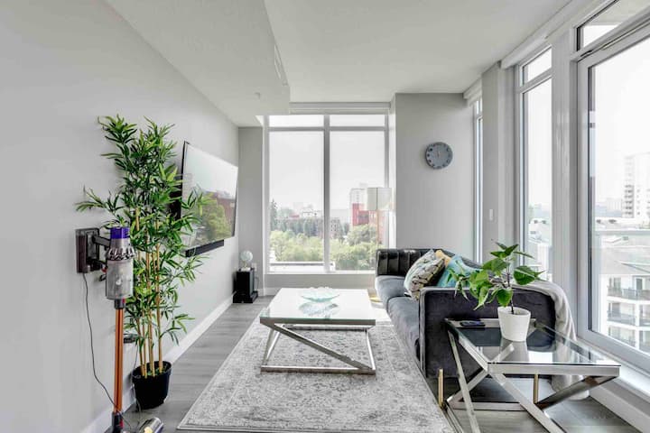 King Bed, Views, Near River Valley - 愛德蒙頓