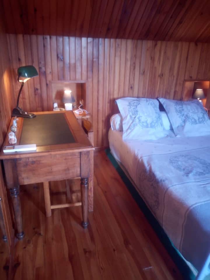 Tarbes Chambre Privée. Avec Bureau Et Télévision - Tarbes
