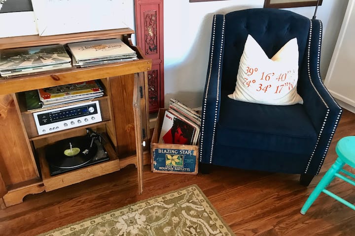 Relaxed Ocnj King Room 1 Block To Beach & Boards - Ocean City, NJ