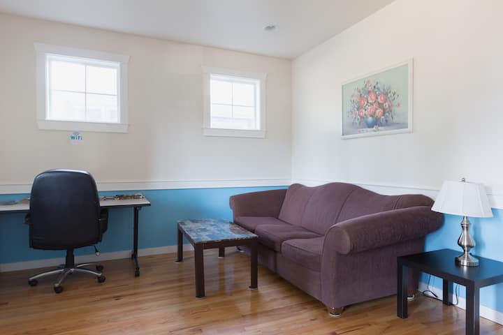 Huge Master Bedroom W/private Bath - Seattle, WA