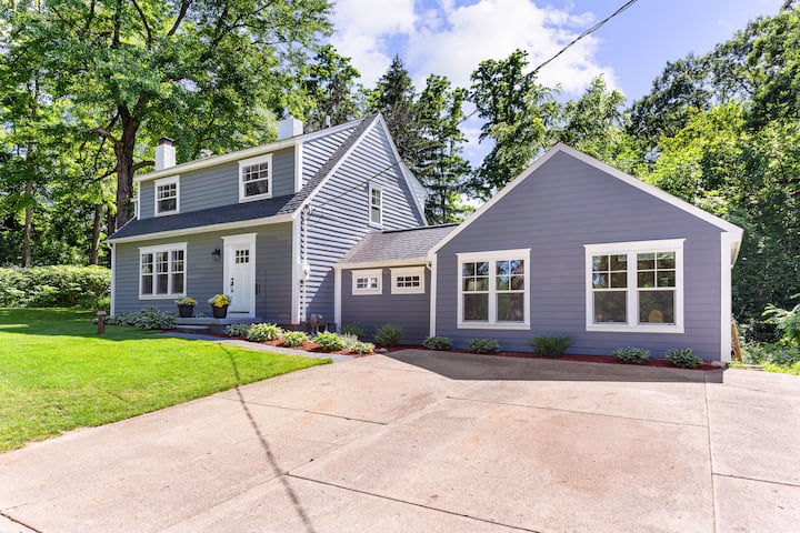 Renovated Modern Farmhouse, With Cozy Treehouse. - Holly Recreation Area, Holly