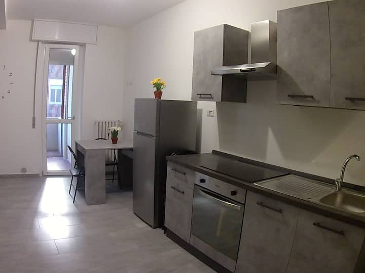 Monolocale Arredato Disponibile Per Brevi Periodi - Novara