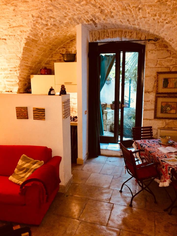 Ancient House &Secret Garden*dimorasangiuliano - Martina Franca