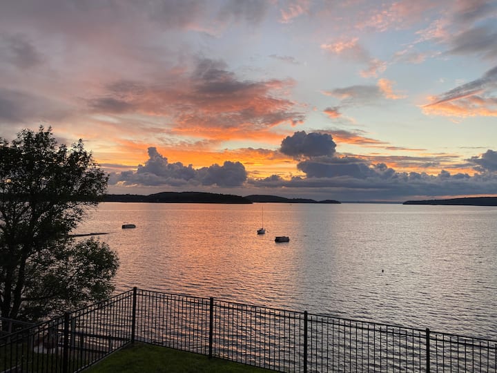 Malletts Bay Lake House In Colchester, Vermont - Colchester, VT