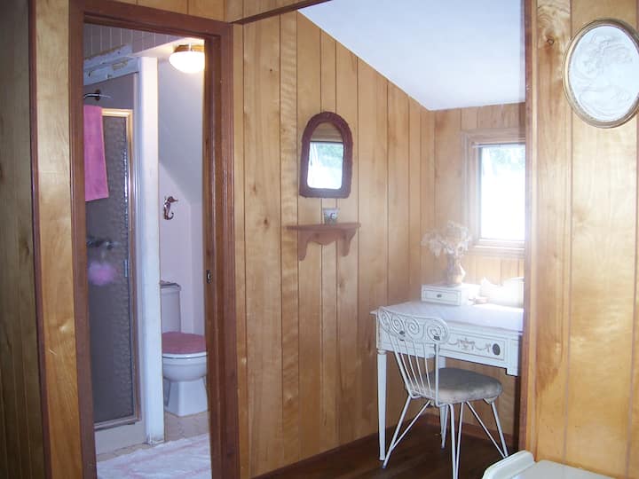 Cozy Cottage Beach House - Montauk, NY