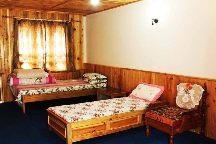 Live Away Home - Pedong - Lava