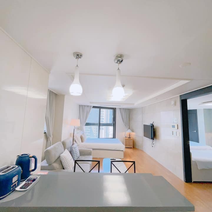 #해피하우스#등록숙소#넷플릭스#24짐보관#해운대해변1분#정수기#블루라인#가족 ,#관광#맛집 - Pusan