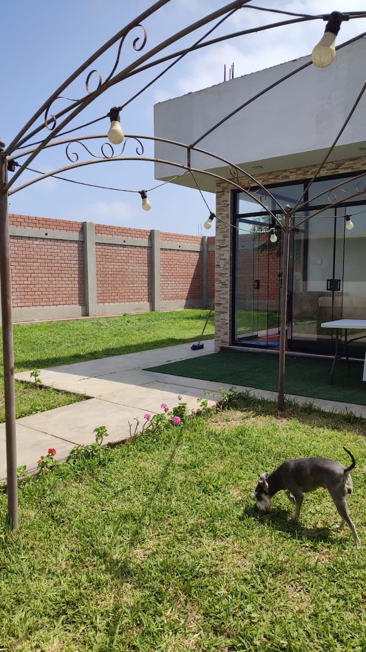 Casa De Campo, Vista A La Huaca - Laredo