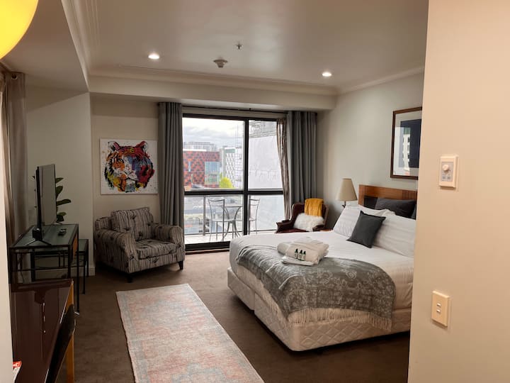 Cityscape Views At The Heritage Hotel - Auckland