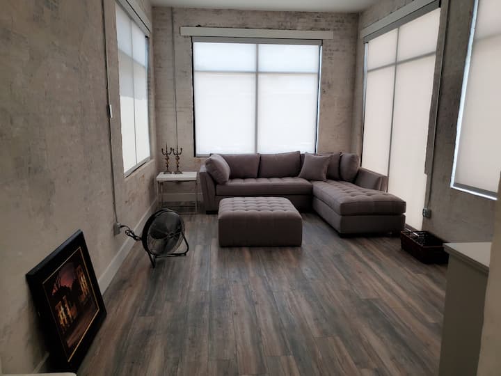 A.luxury Downtown/warehouse-style Condo - Gulfport, MS