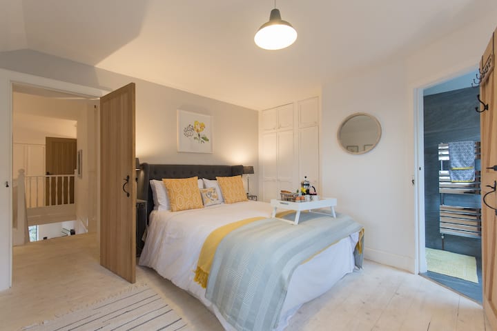 Mangle Cottage, quirky cottage in Pittenween, Fife - Cottages for Rent ...