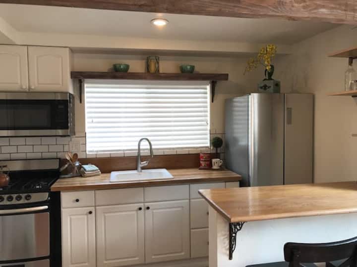 Quaint Guest Cottage Of Historic House W/parking - Coronado, CA