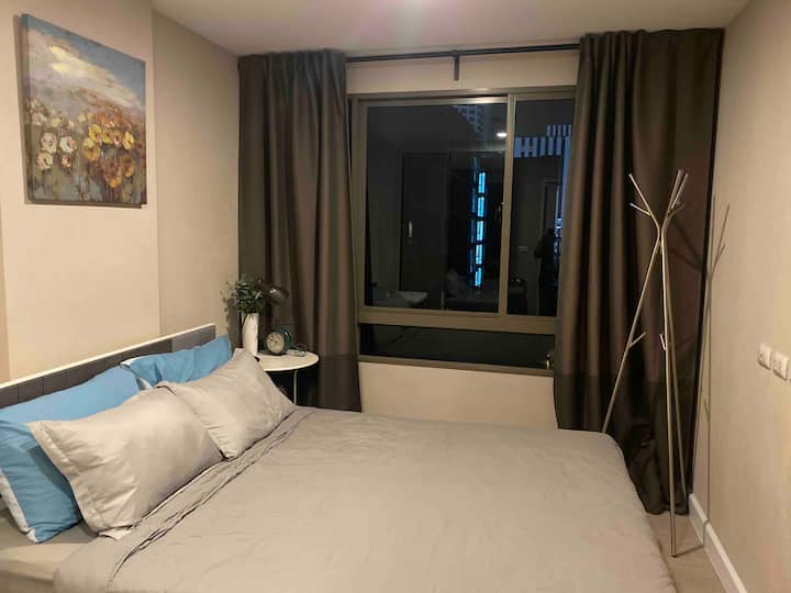 Near Mrt Huai Khwang Station, Ratchadaphisek Road - バンコク