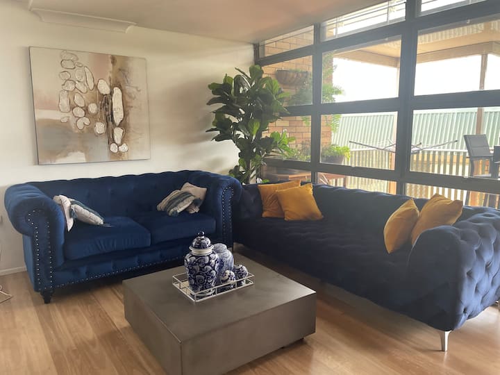 King Bed Large Bedroom W/ Ensuite Close To Casino -