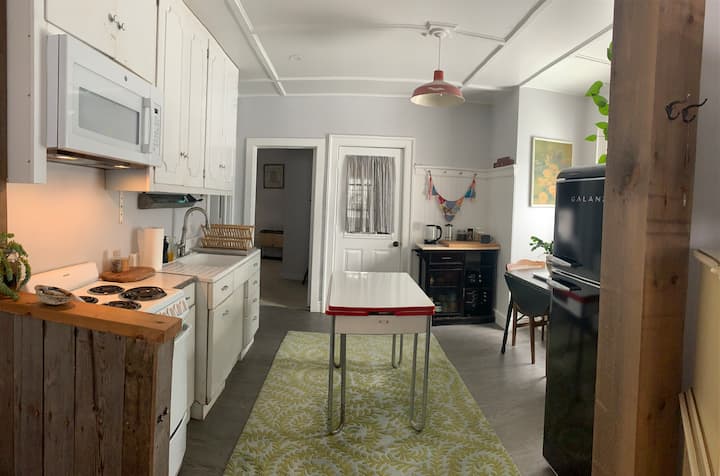 Downtown Apartment A - Pittsfield, MA