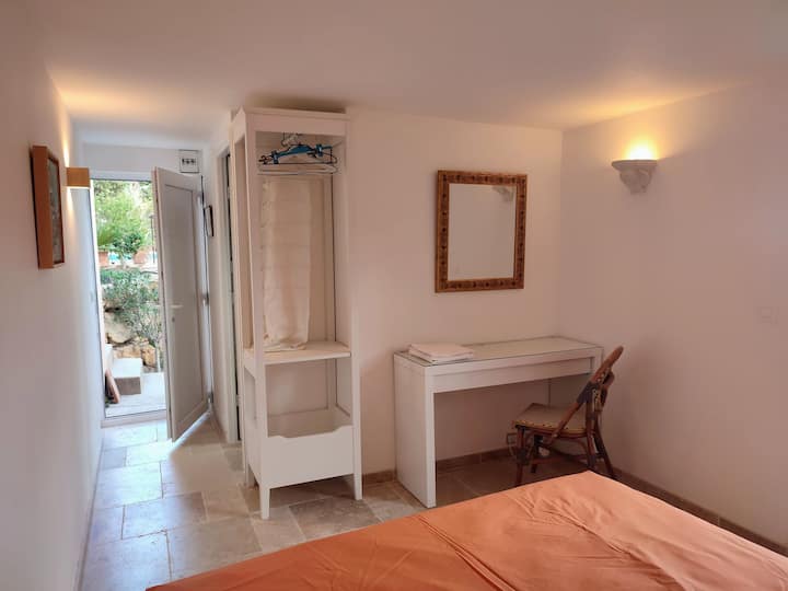 Chambre Indépendante, Vue Mer, Terrasse Privée. - Saint-Aygulf