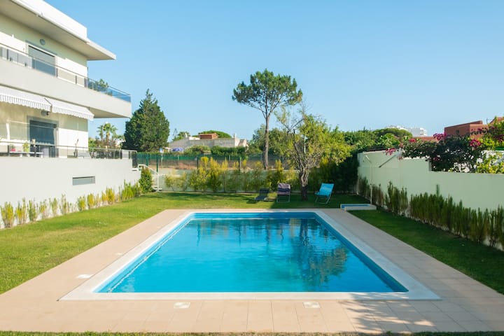 Private Room With Acess To Comun Pool And Garden - Quarteira