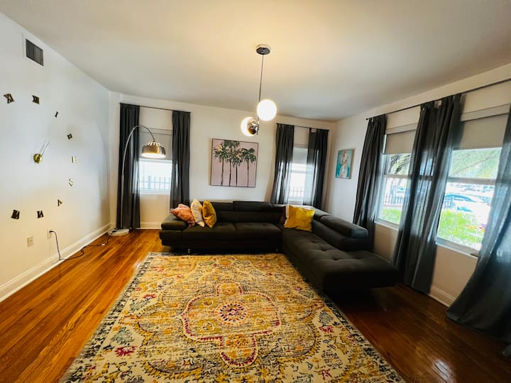 "B"4 Minutes Walk To The Beach 1bed, 1.5 Bath - South Beach, FL