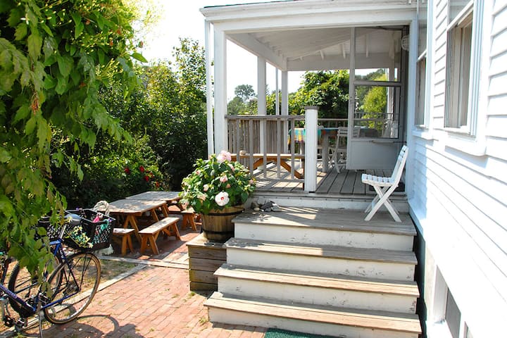 Charming Historic Garden Duplex With Private Porch - Provincetown, MA